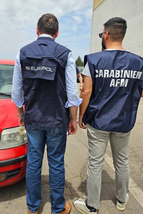 Sophisticated banknote print shop dismantled in Italy – Law enforcement ...