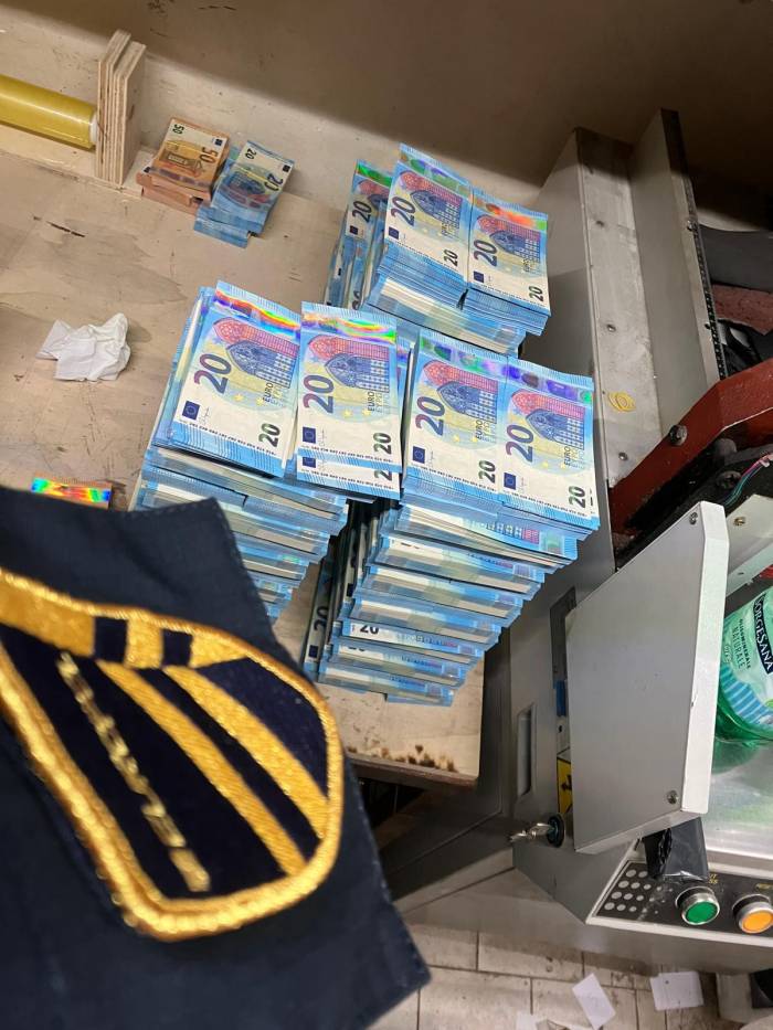 Euro forger who produced EUR 11 million in fake bills arrested in Italy ...