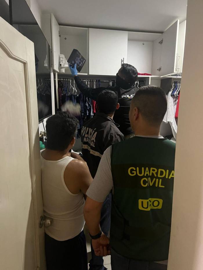 Large cocaine bust in Ecuador: 36 arrested after 73 tonnes of drugs ...