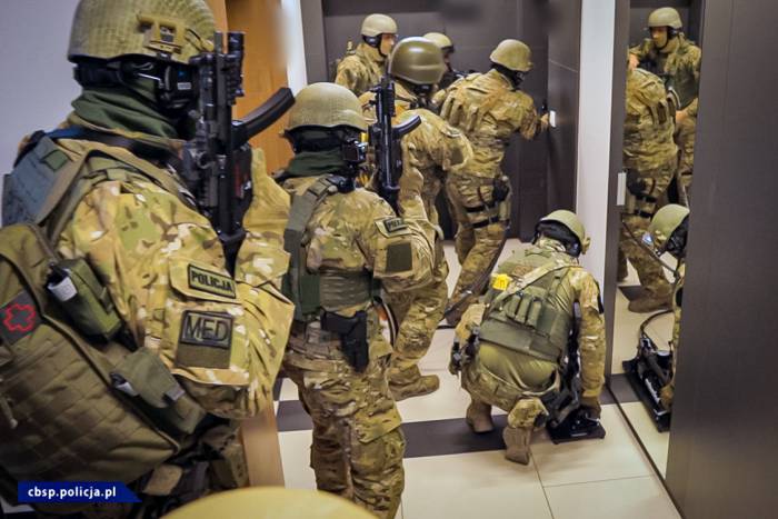 Polish police take criminal gang selling fake impotence treatments off ...