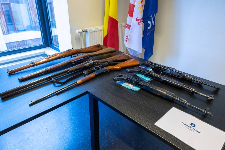 74 handguns and automatic rifles seized, 11 firearms traffickers ...