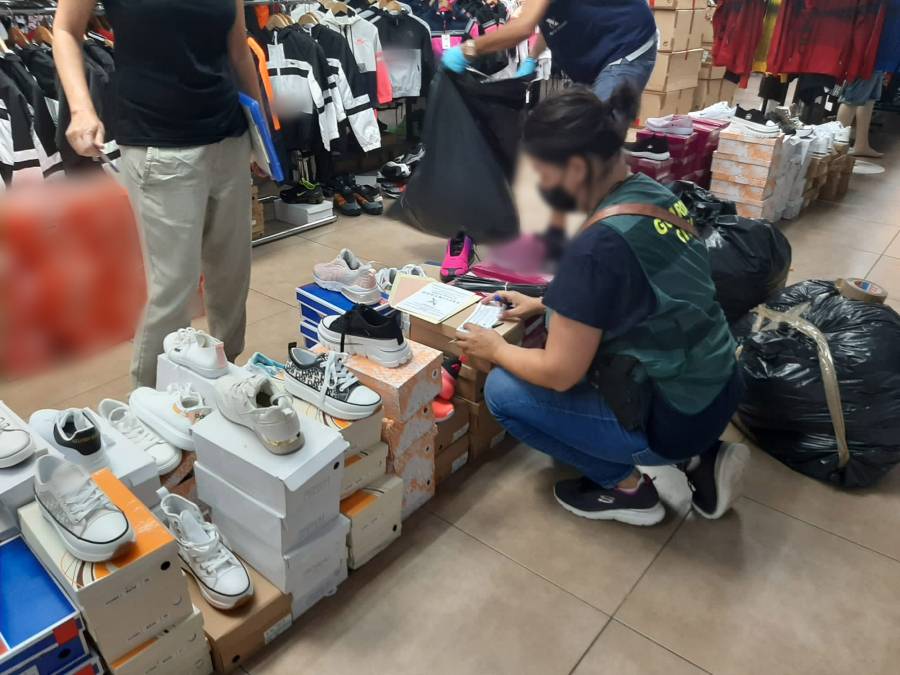 Fake clothes and luxury items worth € 16.5 million seized in Spain ...