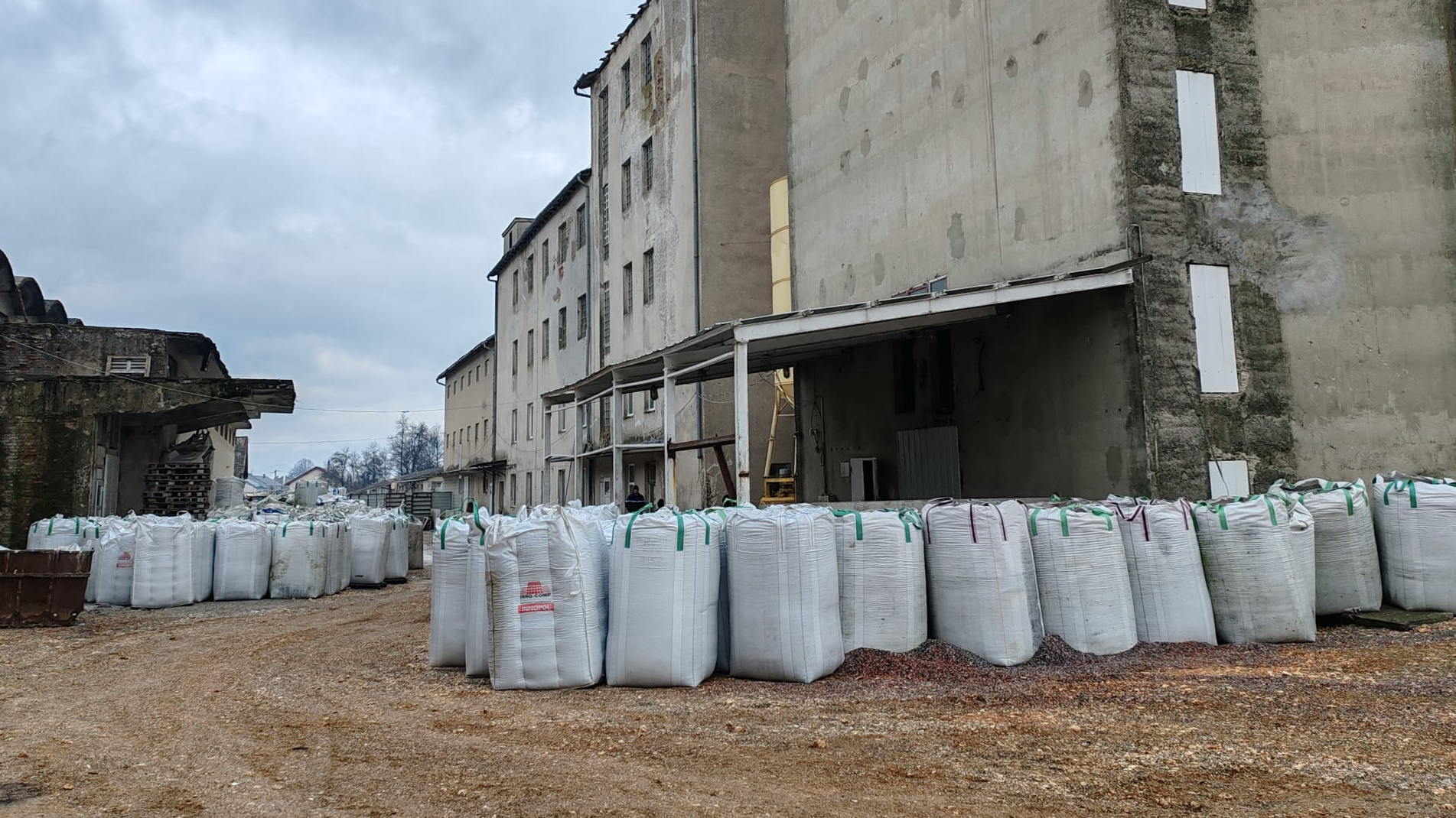 13 persons arrested for illegally disposing 35 000 tonnes of hazardous ...