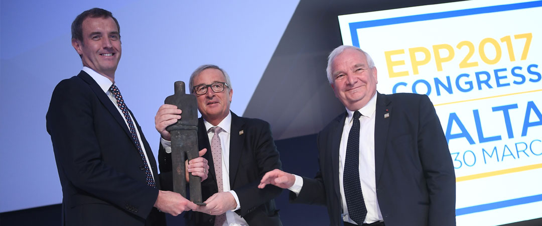 Europol presented with EPP Merit Award | Europol